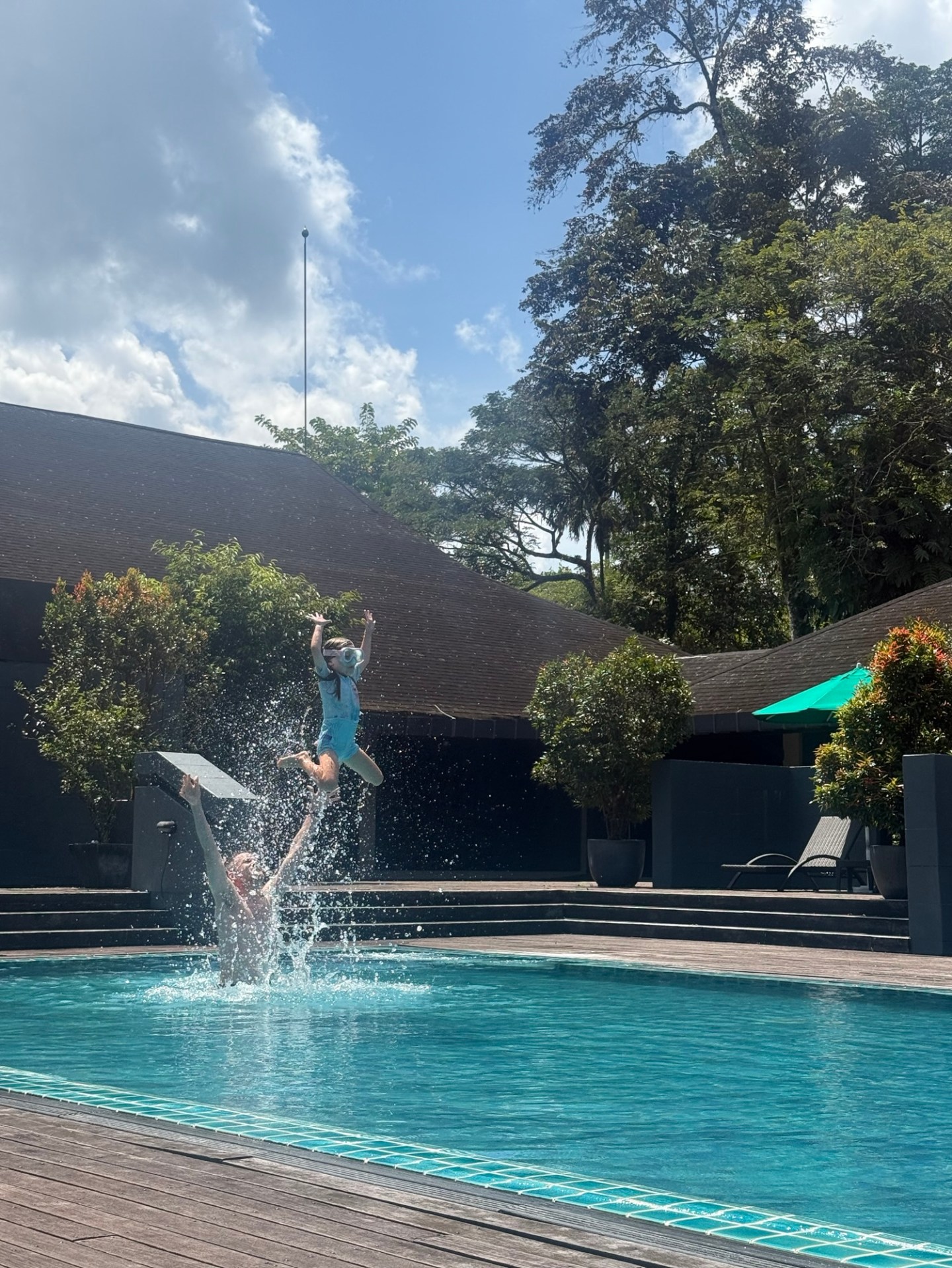 Day 273: Lang Cave & Deer Cave – Sheplers see the world